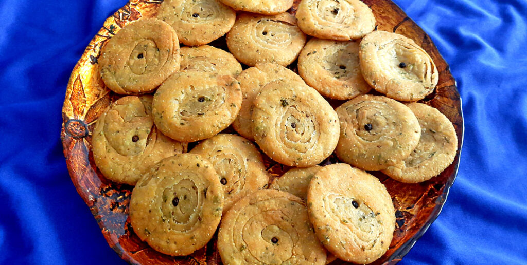 Pinwheel Methi Mathri Recipe - Mads' Cookhouse