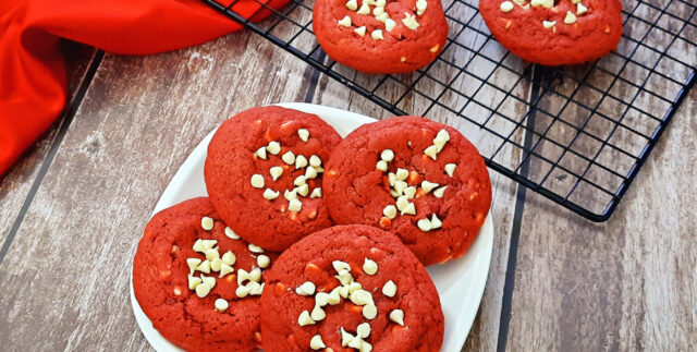 Red Velvet Chocolate Chip Cookies Recipe - Mads' Cookhouse