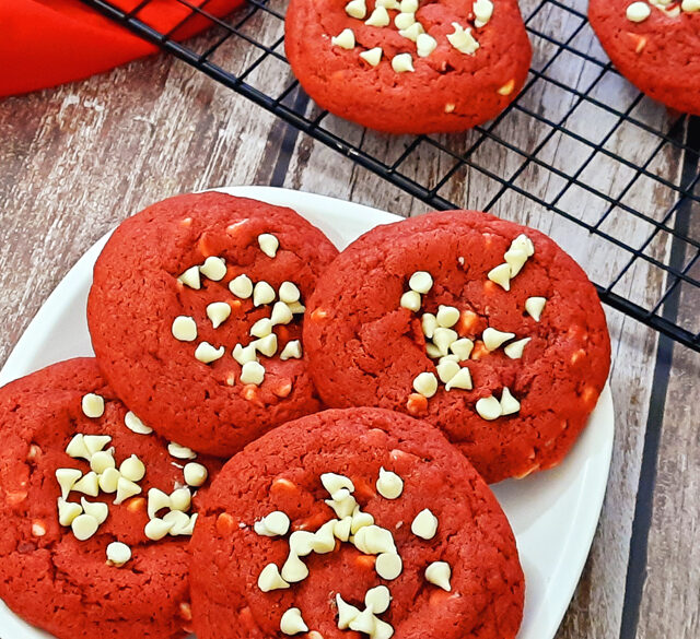 Red Velvet Chocolate Chip Cookies Recipe - Mads' Cookhouse