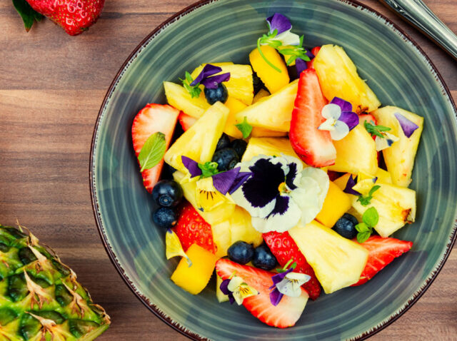 20 Delightful Edible Flowers To Add To Your Kitchen - Mads' Cookhouse